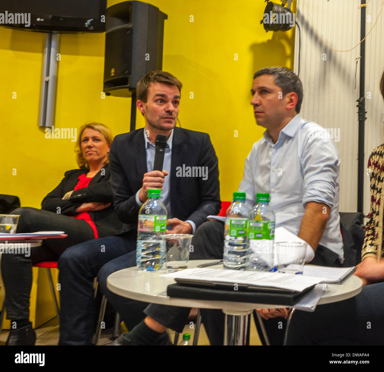 Political debate two people hi-res stock photography and images - Alamy