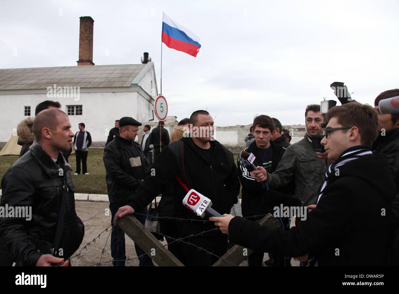 Military media interview hi-res stock photography and images - Alamy