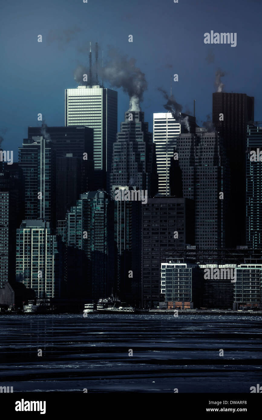 Dark skyline hi-res stock photography and images - Alamy