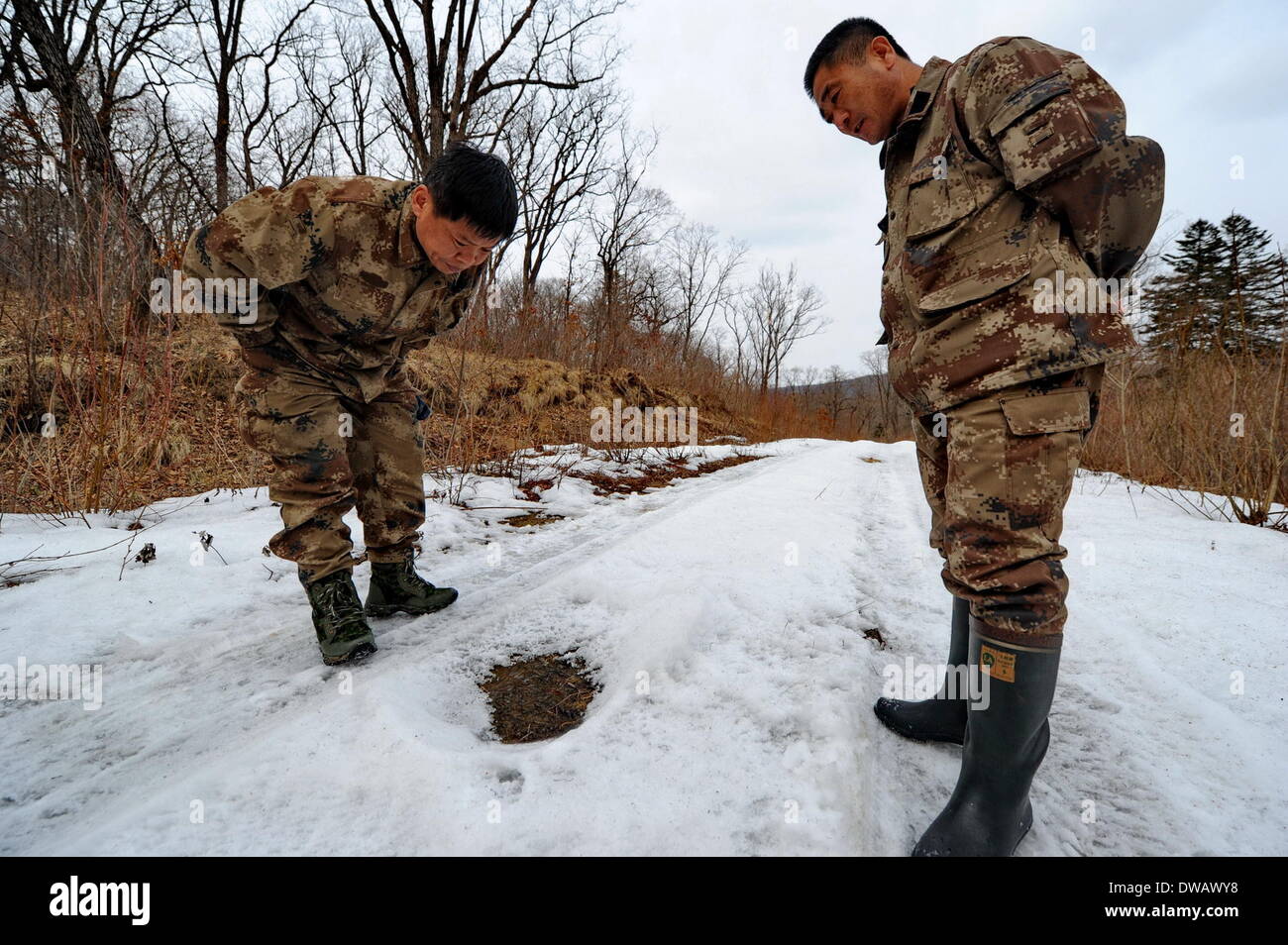 Huichun, China's Jilin Province. 4th Mar, 2014. Lang Jianmin (L ...