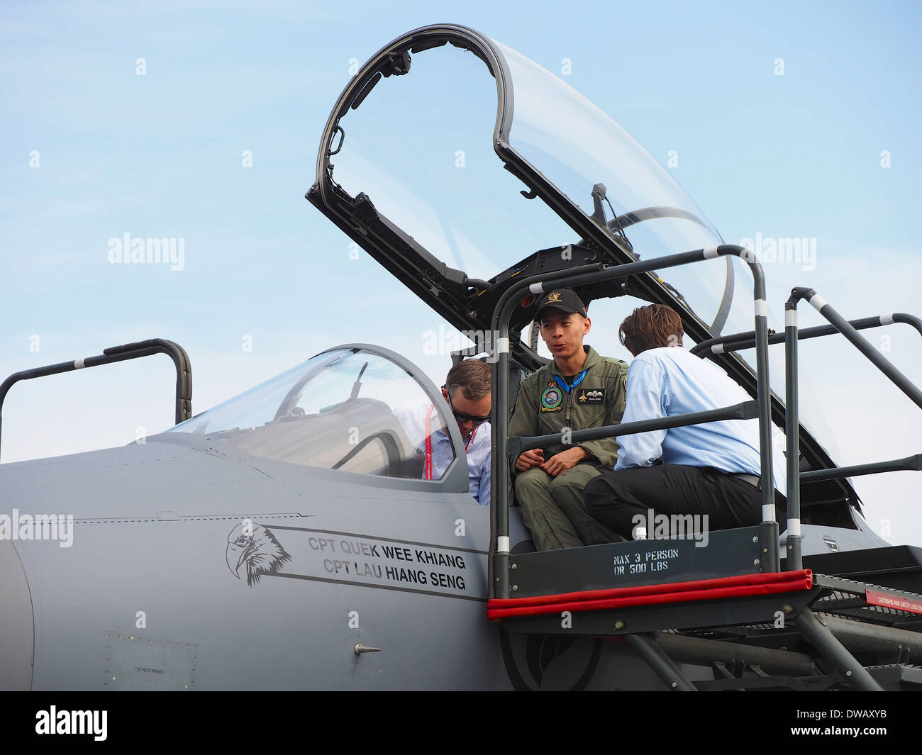 An RSAF personnel explaining the cockpit of the F-16 Fighting Falcons ...