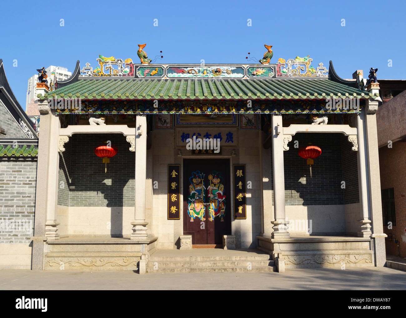 Small chinese temple hi-res stock photography and images - Alamy