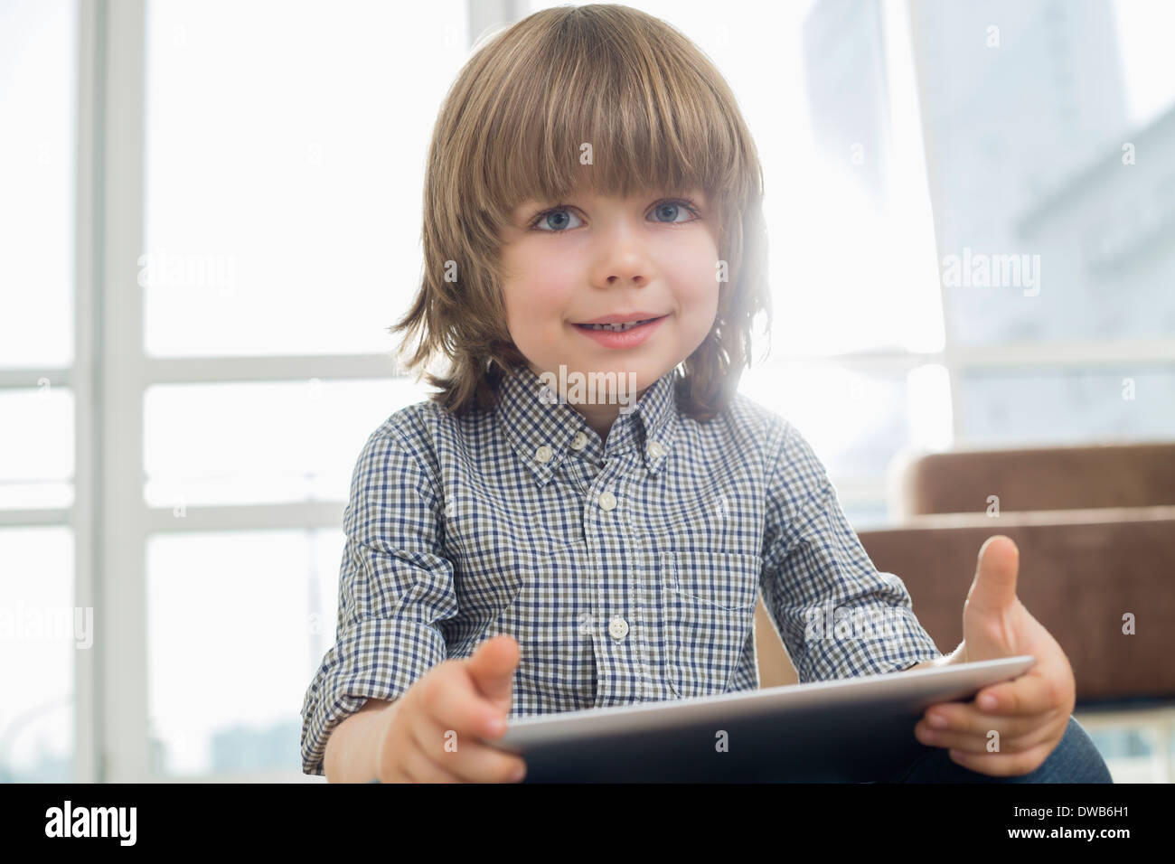 Boy with pc at home hi-res stock photography and images - Alamy