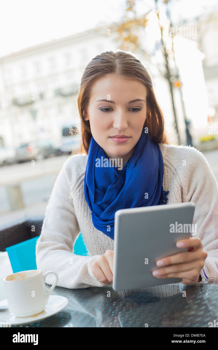 Woman using pc tablet hi-res stock photography and images - Alamy