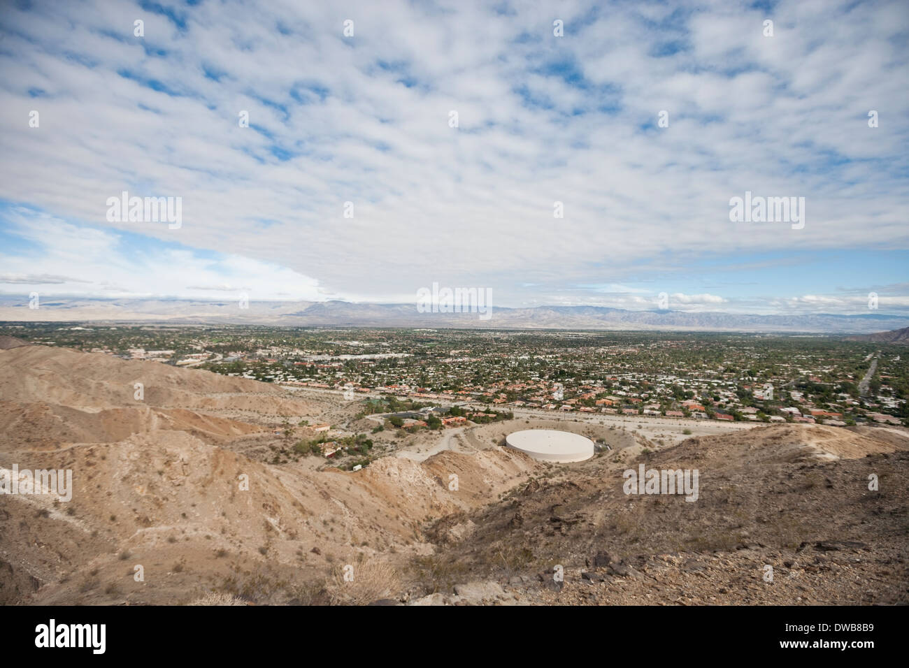 Overcast sky structure hi-res stock photography and images - Alamy