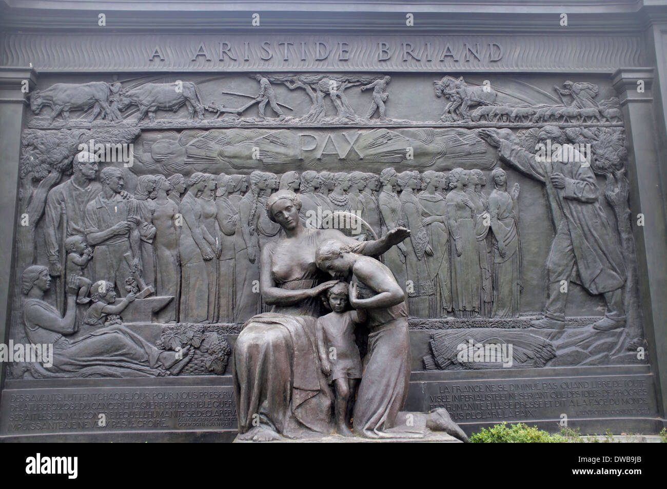 Monument to Aristide Briand - prime minister of France Stock Photo - Alamy