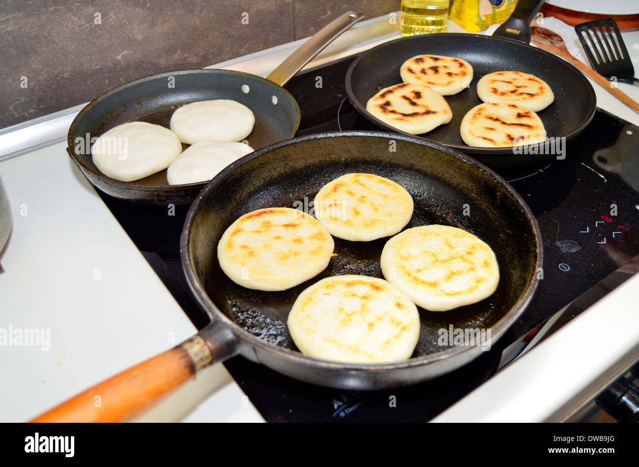 Cooking arepas hi-res stock photography and images - Alamy