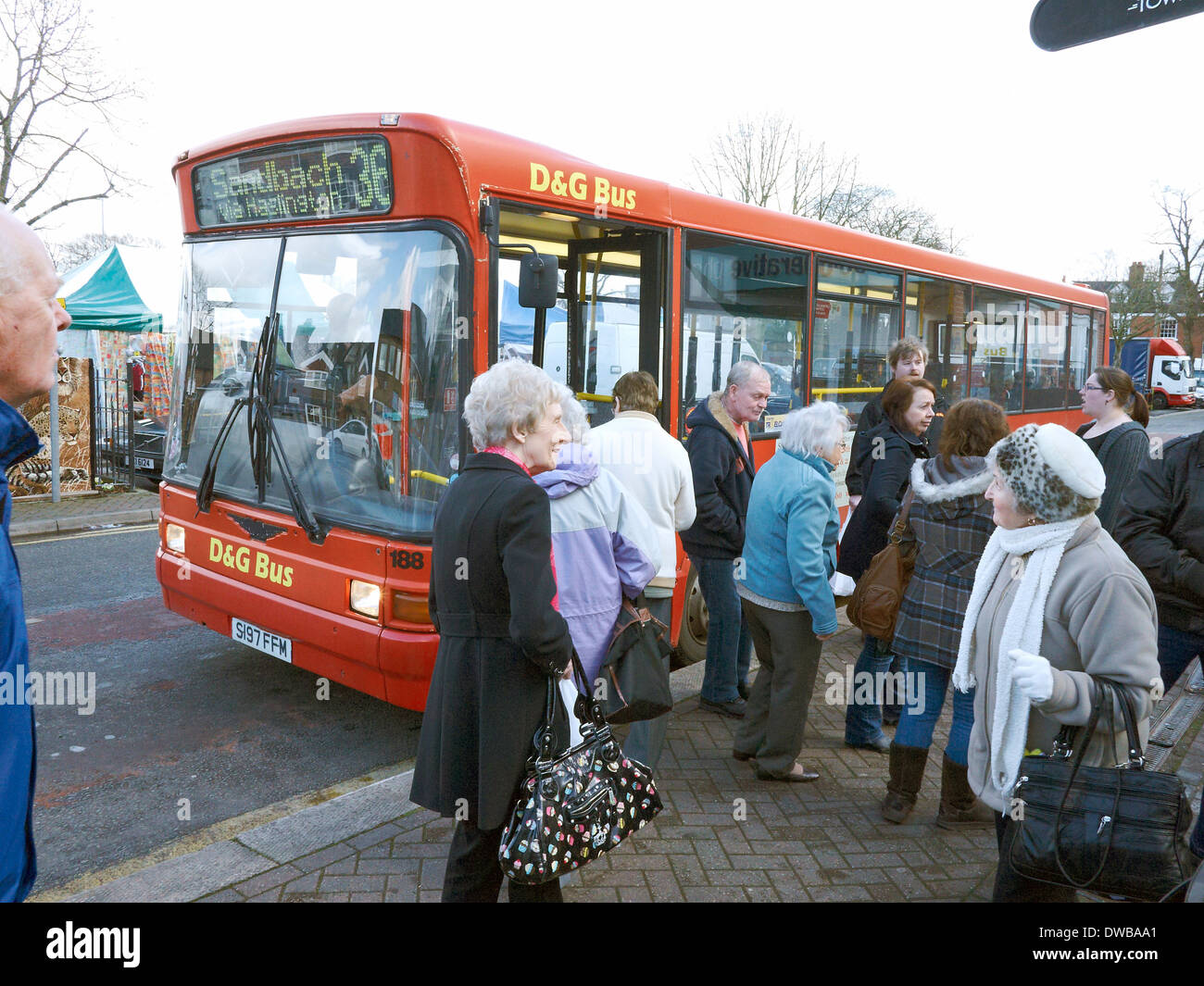Uk pensioners senior bus hi-res stock photography and images - Alamy