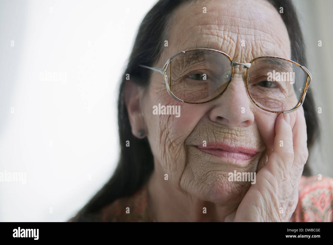 Senior woman wearing glasses Stock Photo - Alamy
