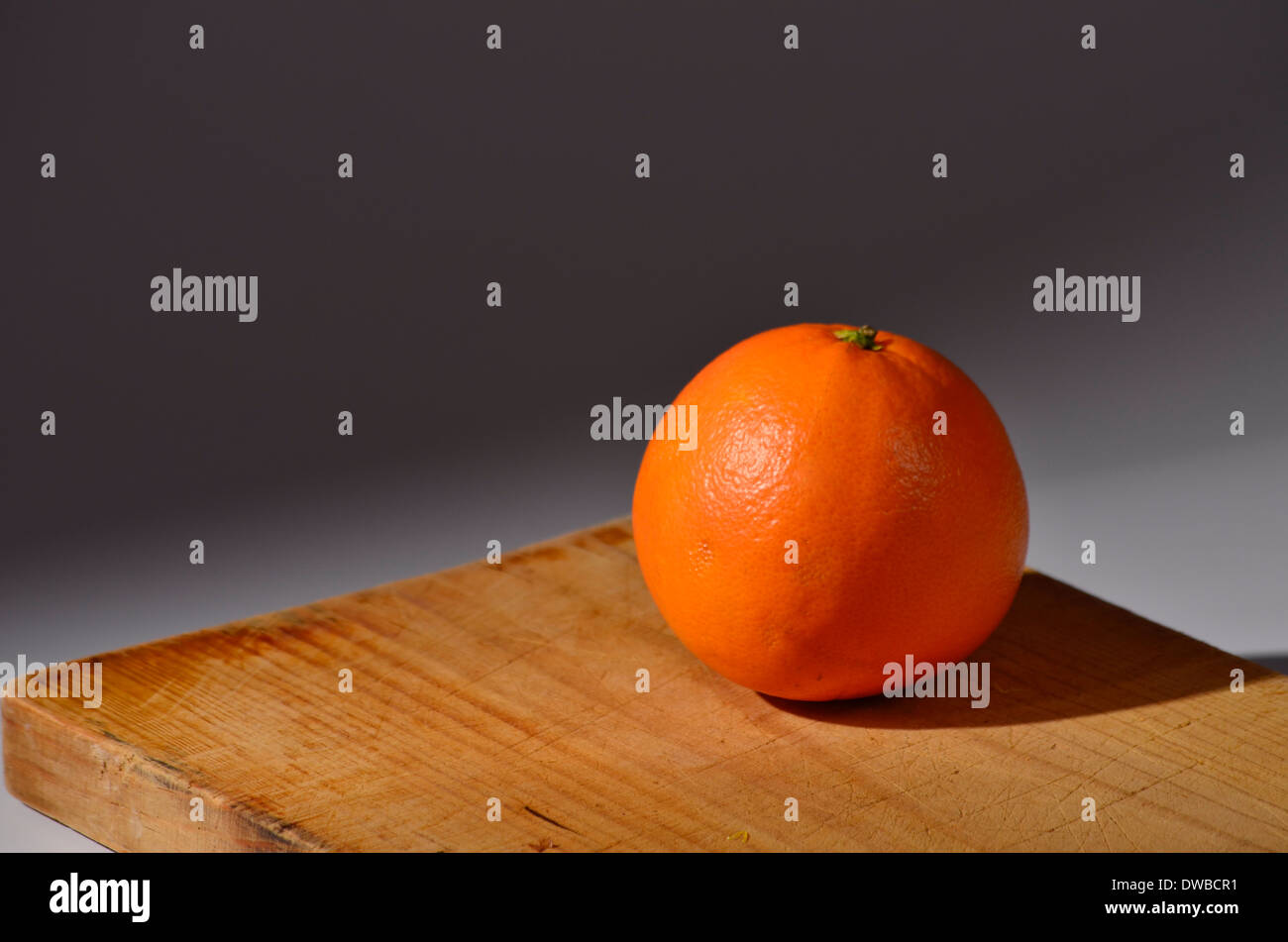 One orange fruit Stock Photo - Alamy