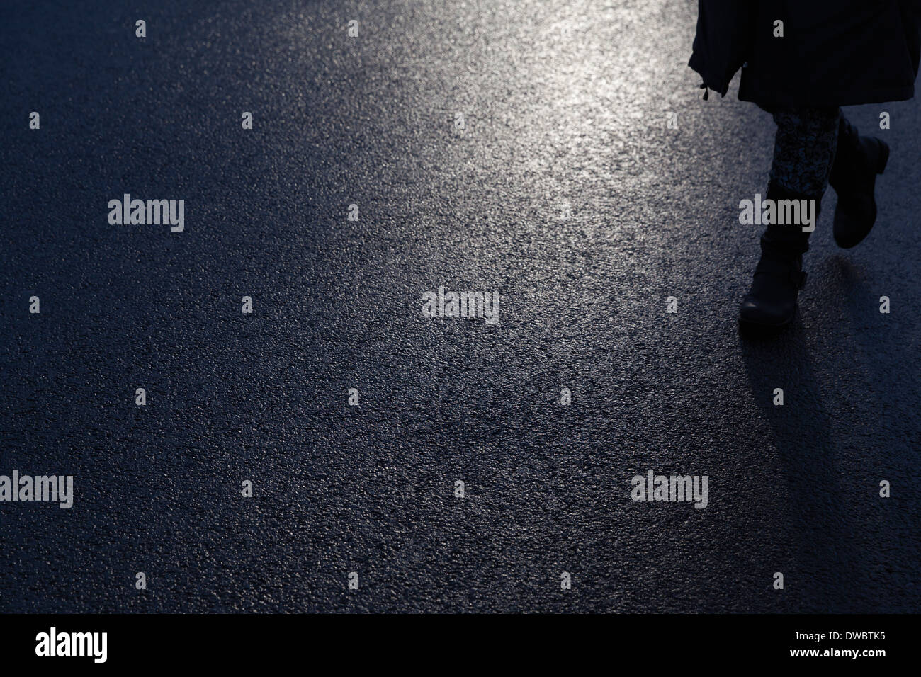 Pedestrian woman walking alone at night hi-res stock photography and ...