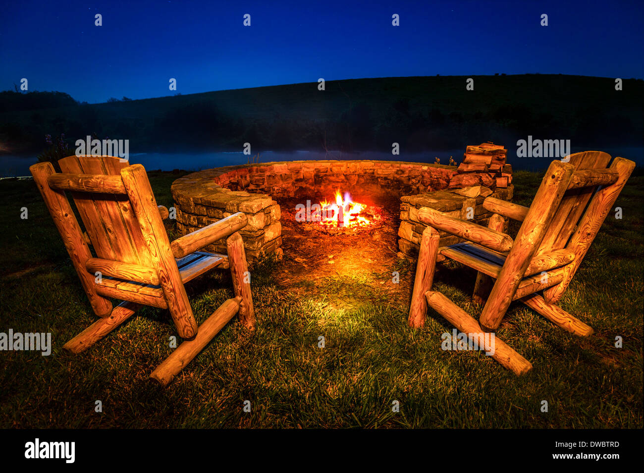 Empty chairs burning campfire hi-res stock photography and images - Alamy