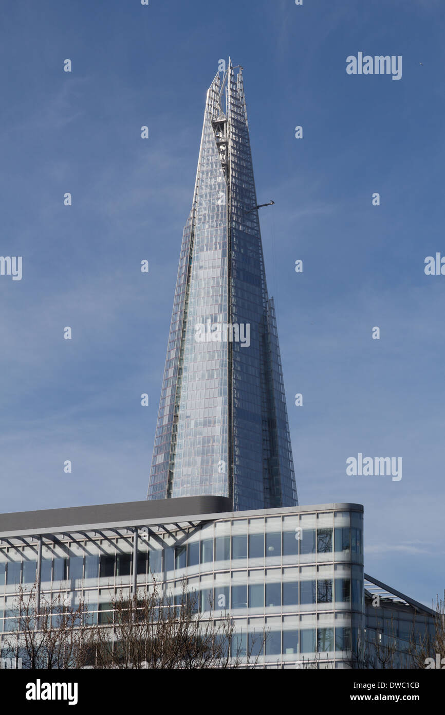 The Shard skyscraper in London, on a bright sunny day skyline Stock ...