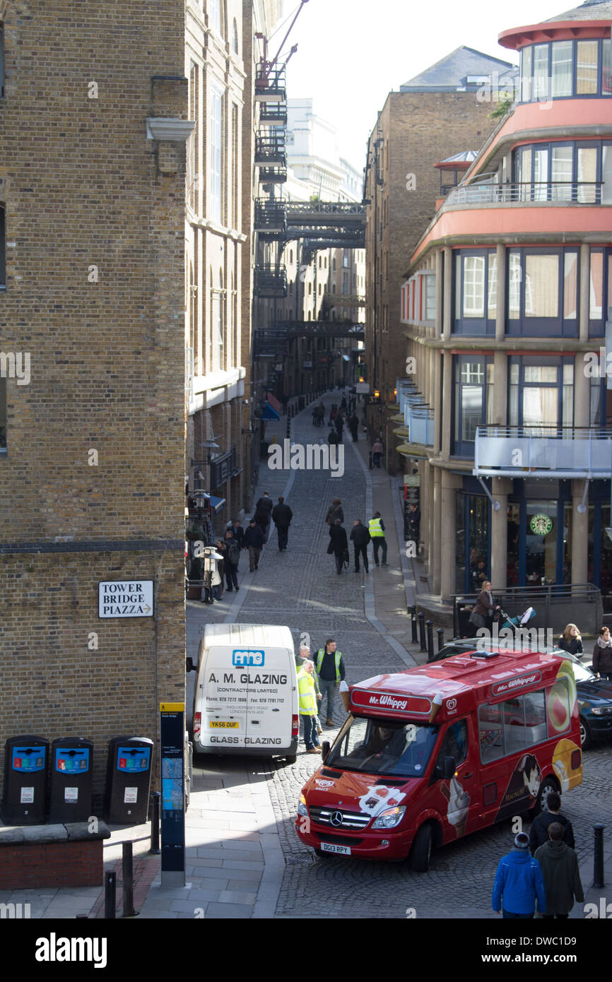 Tower Bridge Piazza Stock Photo - Alamy