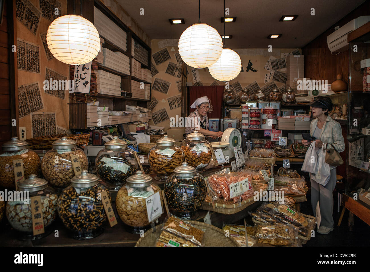 Rice crackers shop in downtown Tokyo Stock Photo - Alamy