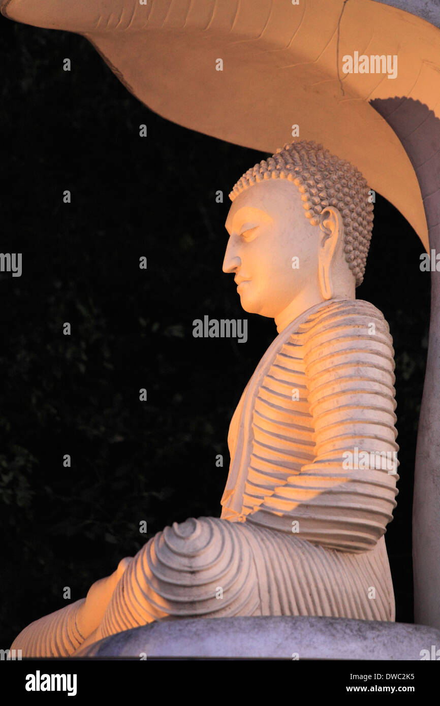 Sri Lanka; Kandy; Buddha statue Stock Photo - Alamy