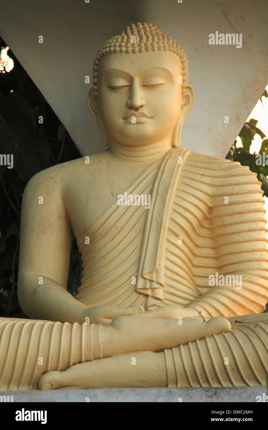 Sri Lanka; Kandy; Buddha statue Stock Photo - Alamy