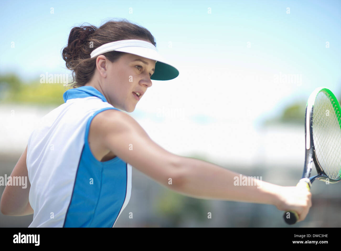 Tennis player alone on court hi-res stock photography and images - Alamy