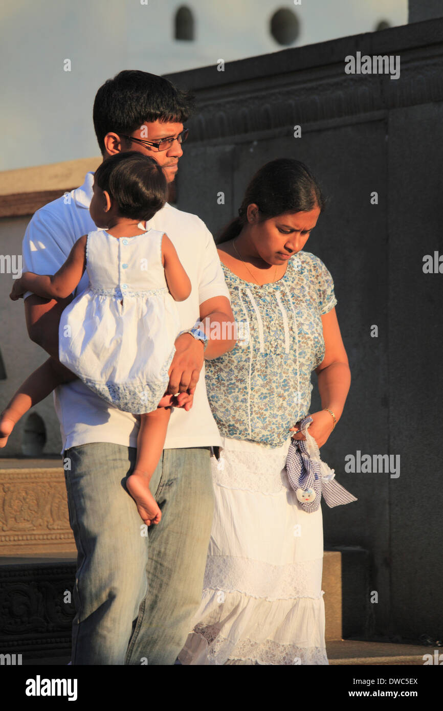 Kandy people hi-res stock photography and images - Alamy