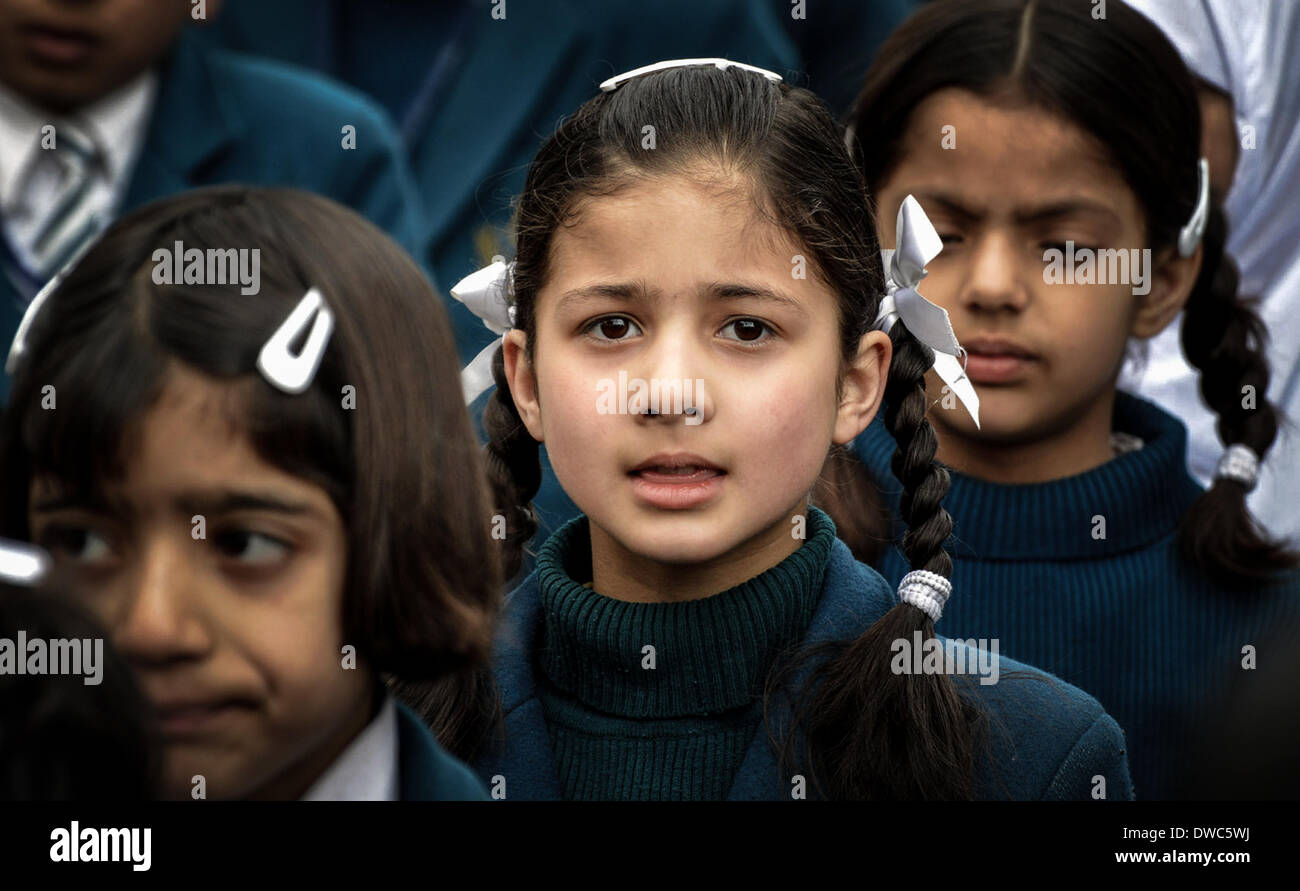 Children stand queue hi-res stock photography and images - Alamy