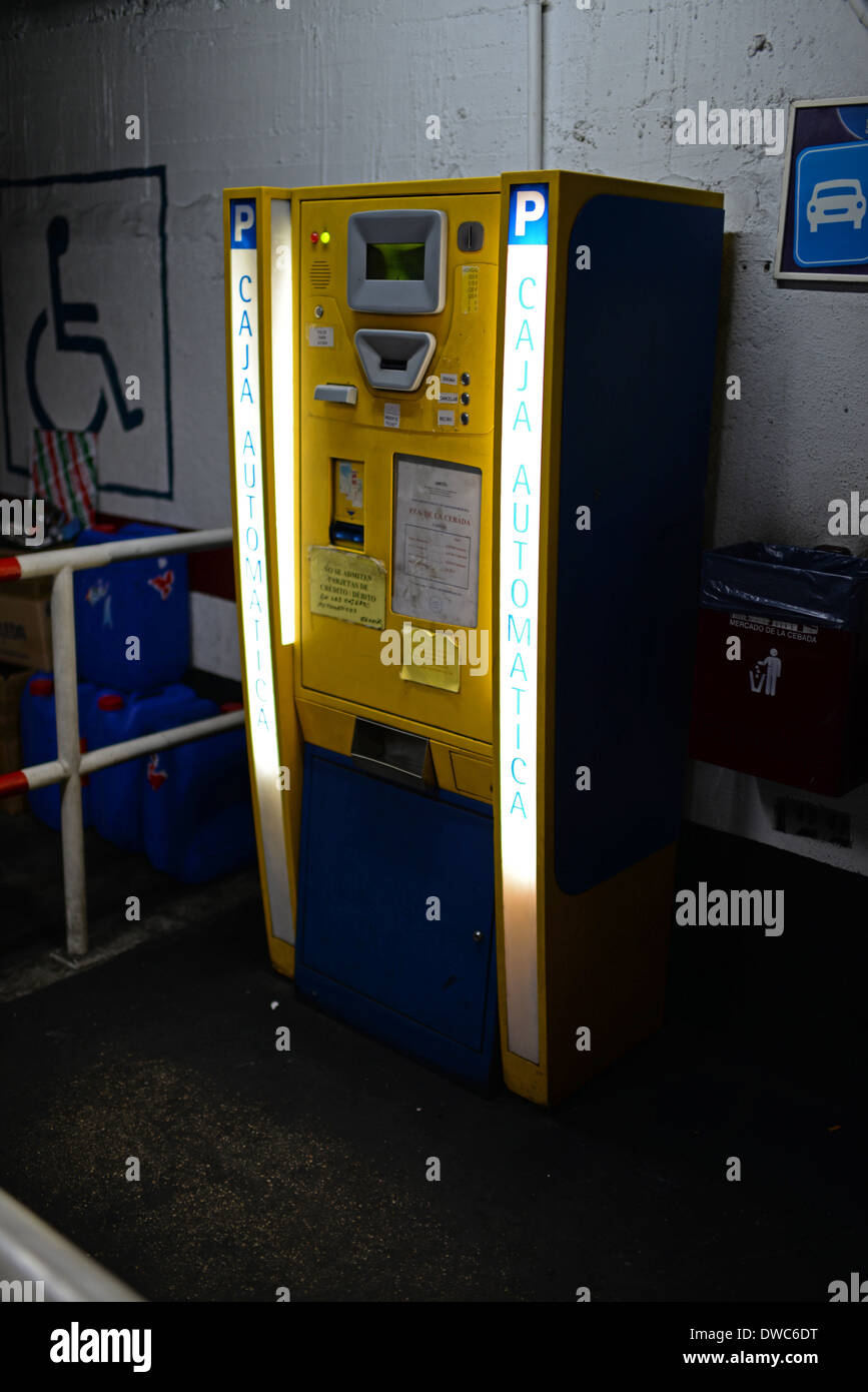 Old paying machine in parking, Madrid Stock Photo - Alamy
