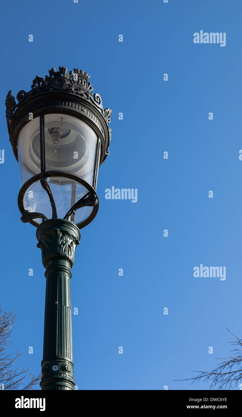 Lamppost in paris hi-res stock photography and images - Alamy