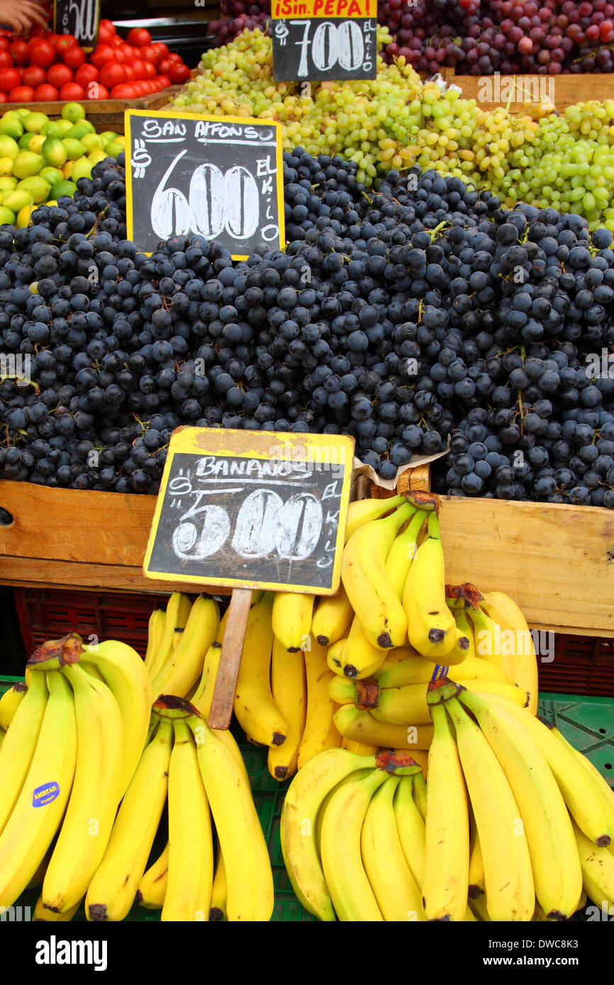 Green grapes and spain and market hi-res stock photography and images ...