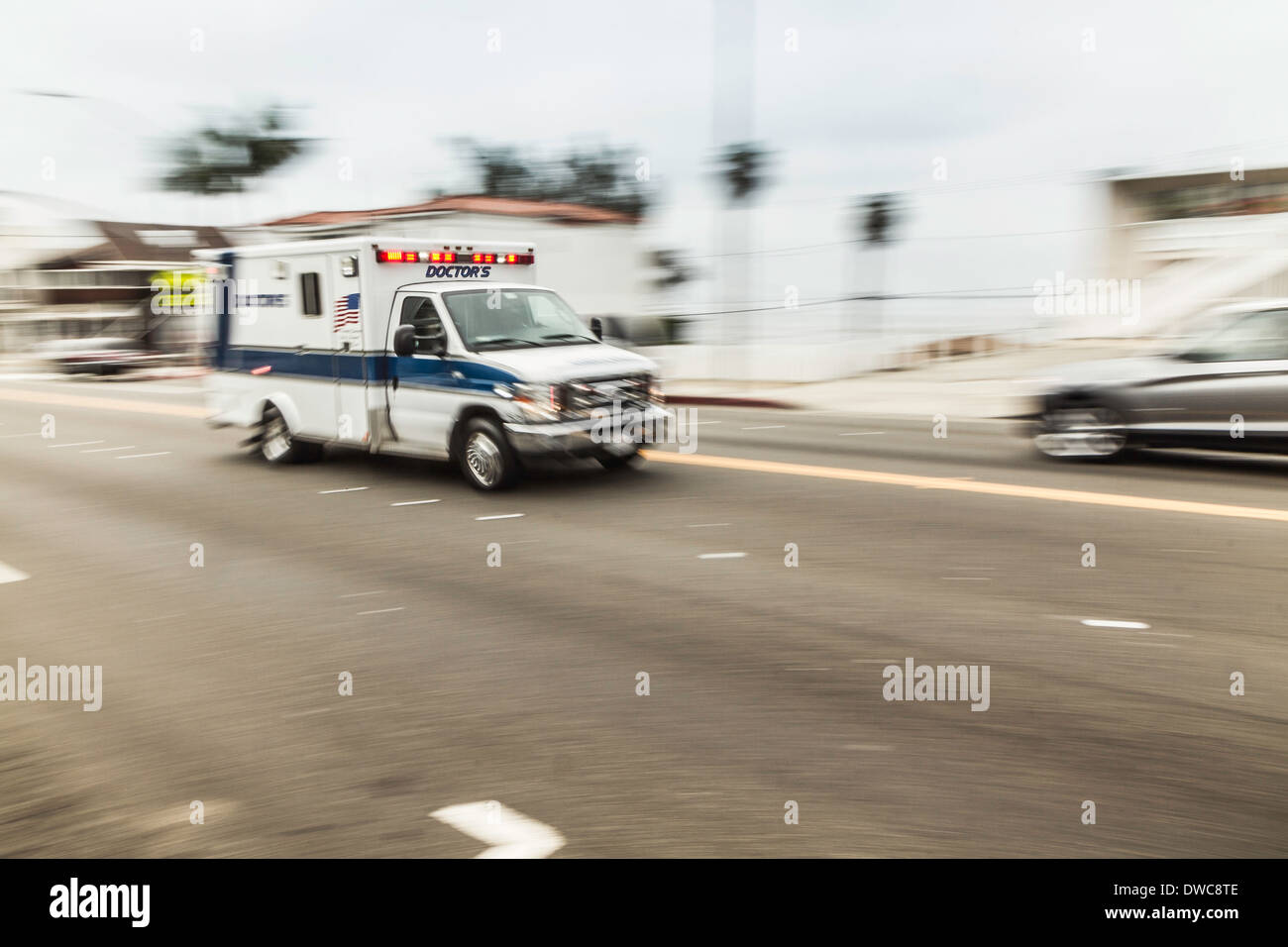 Speeding ambulance hi-res stock photography and images - Alamy
