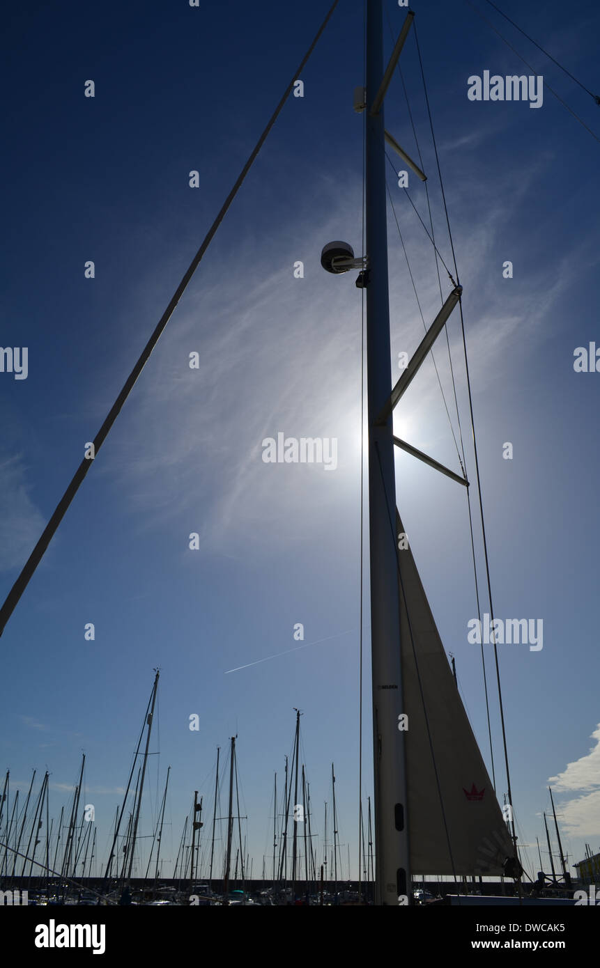 Yacht masts sun hi-res stock photography and images - Alamy