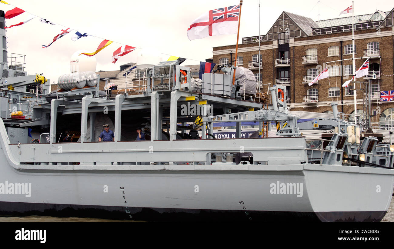 HMS Hurworth Royal Pageant river thames crew Stock Photo - Alamy