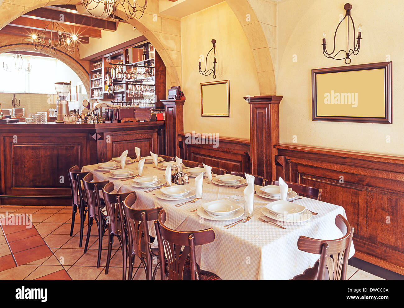 Vintage bar interior hi-res stock photography and images - Alamy