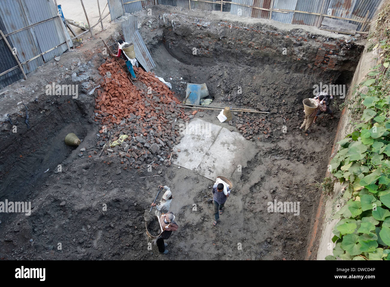 Excavate hi-res stock photography and images - Alamy