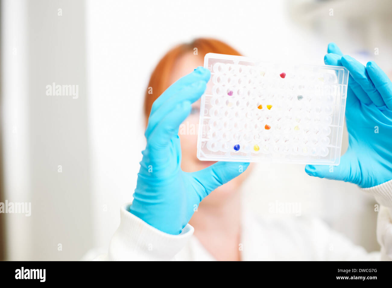 Multiwell sample tray hi-res stock photography and images - Alamy