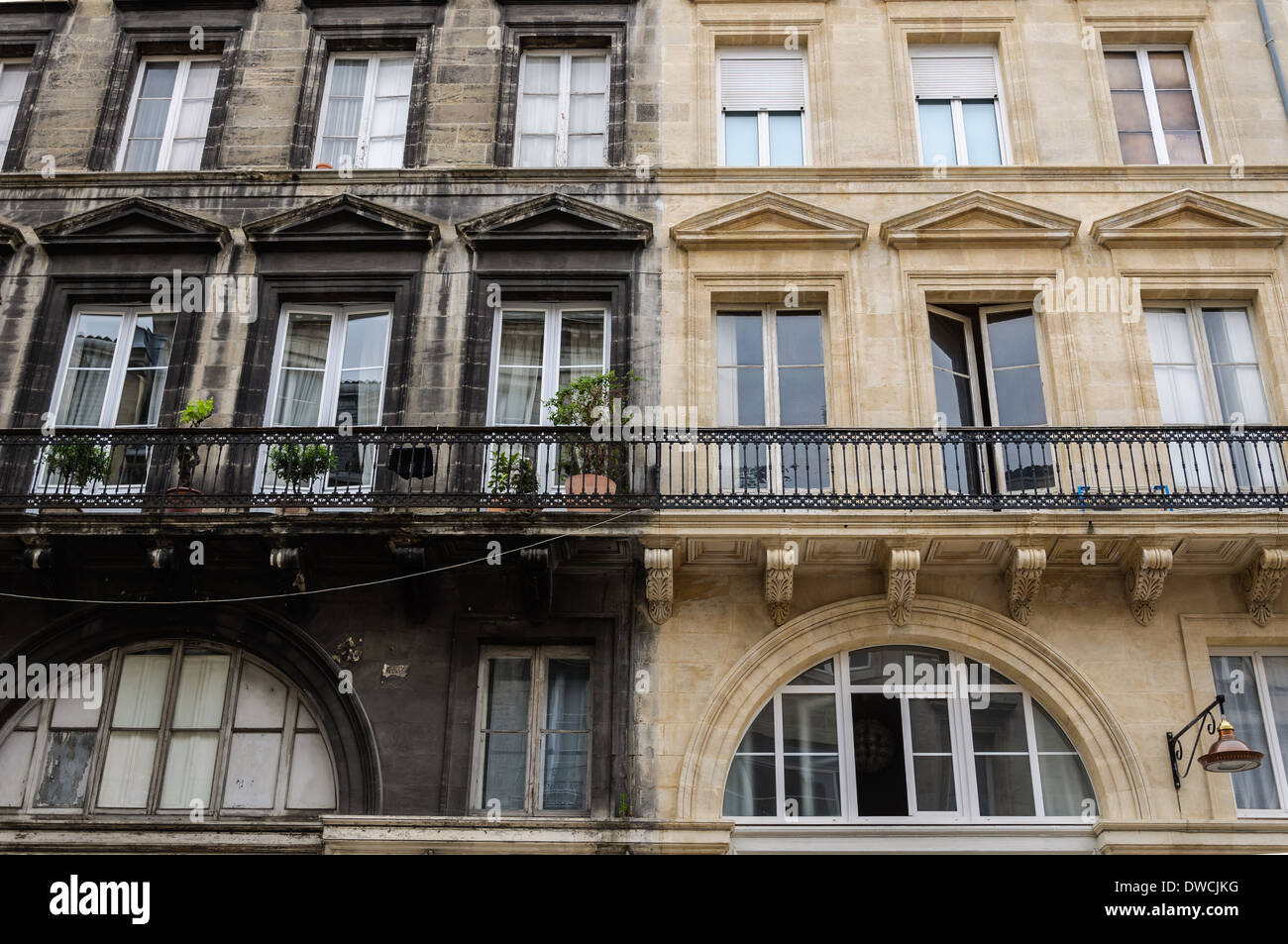 Traditional buildings in Bordeaux city center. France Stock Photo - Alamy