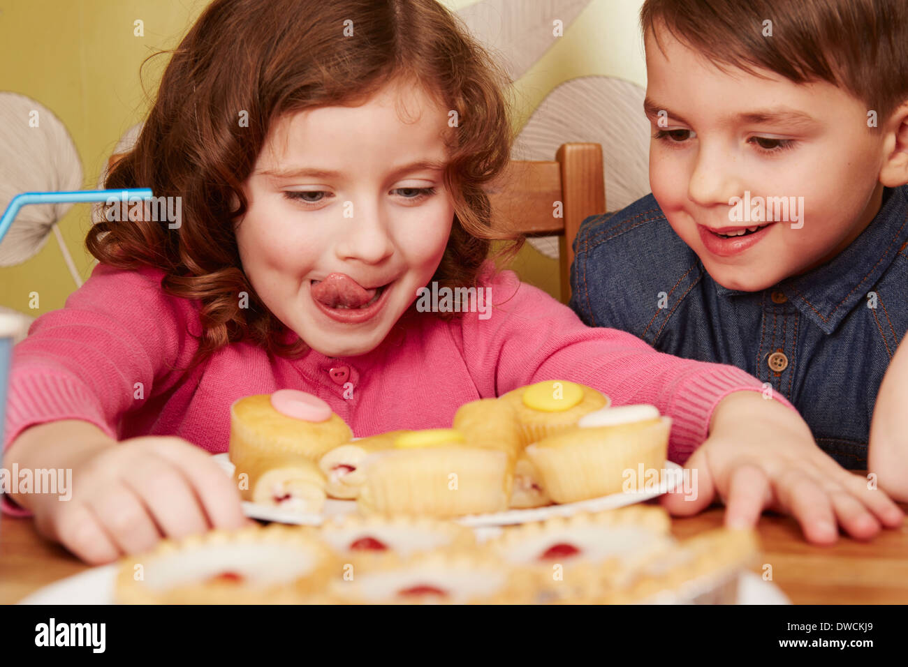 Full lips hi-res stock photography and images - Alamy