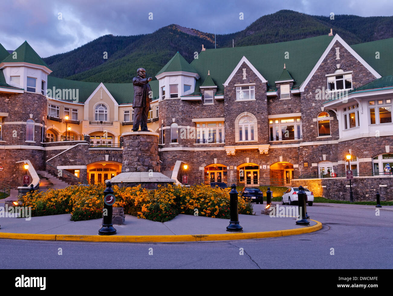 Banff alberta hi-res stock photography and images - Alamy