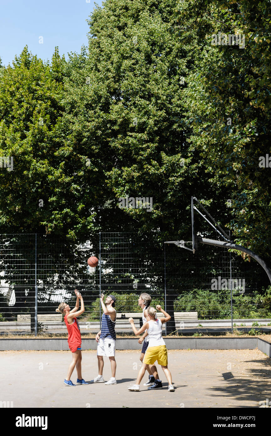 Ll group of people hi-res stock photography and images - Alamy