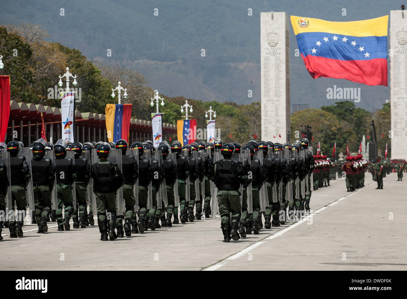 Members venezuelan bolivarian national guard hi-res stock photography ...