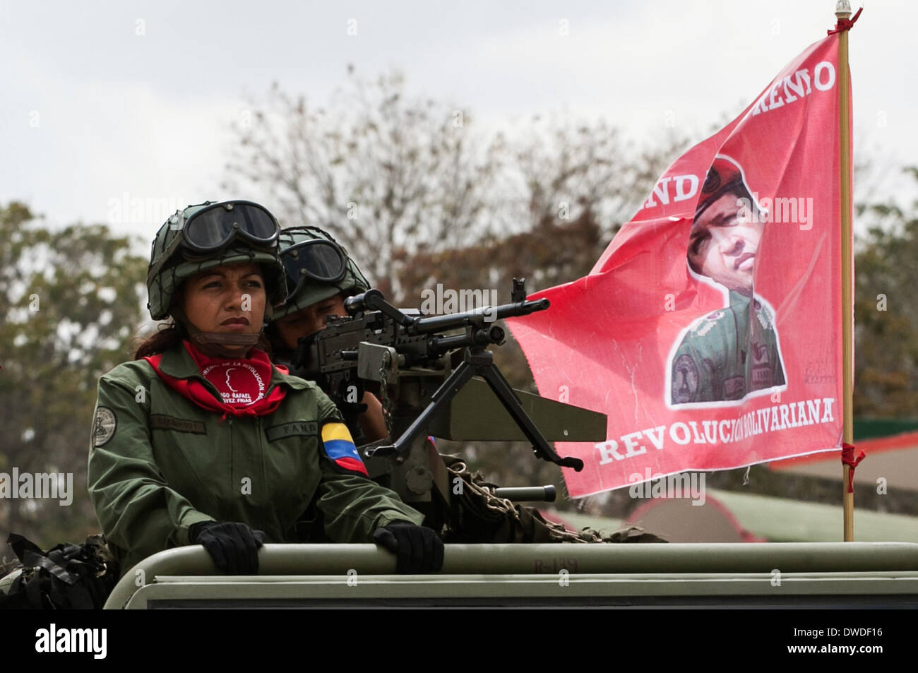 Caracas venezuela soldiers march during hi-res stock photography and ...