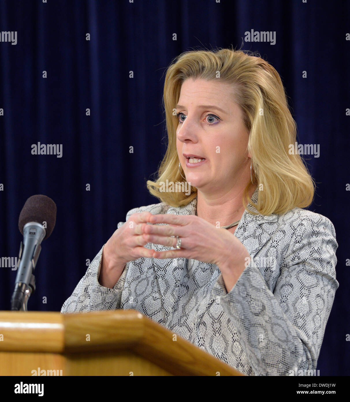 United department defense under secretary hi-res stock photography and ...