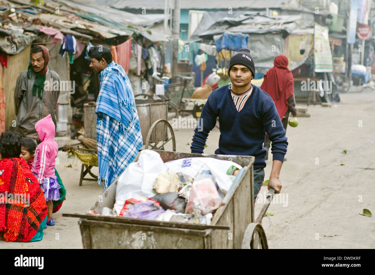India garbage hi-res stock photography and images - Alamy