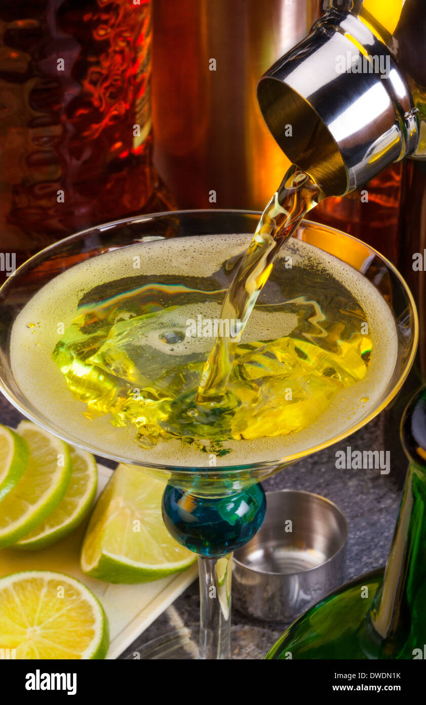 Pouring alcoholic cocktail hi-res stock photography and images - Alamy