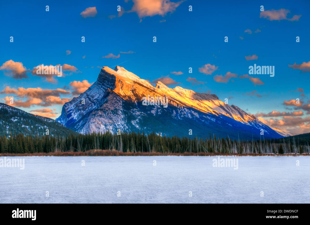 Banff and mount rundle and ski hi-res stock photography and images - Alamy