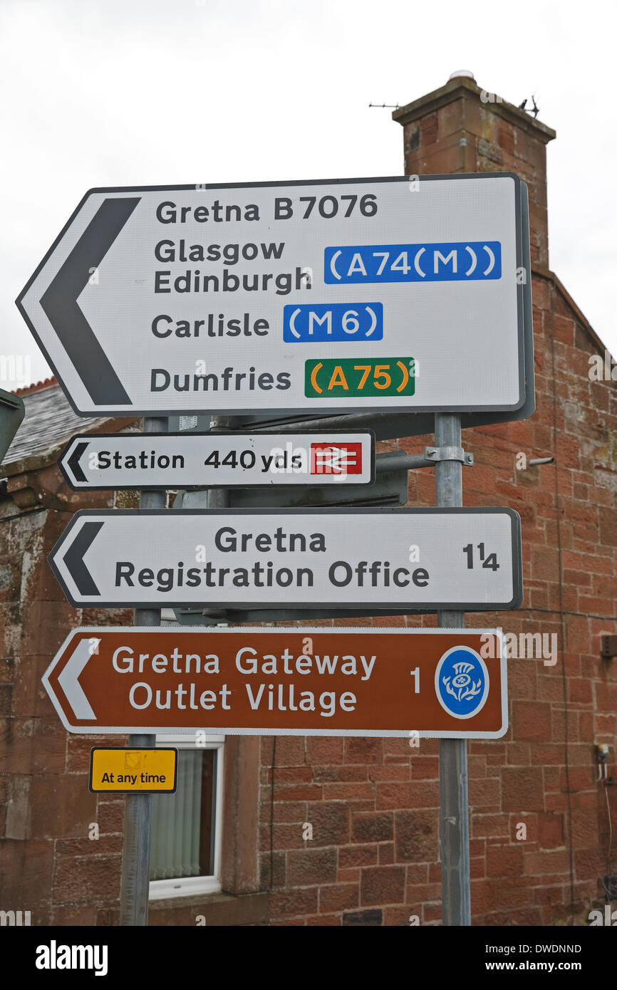 Road signs scotland hi-res stock photography and images - Alamy