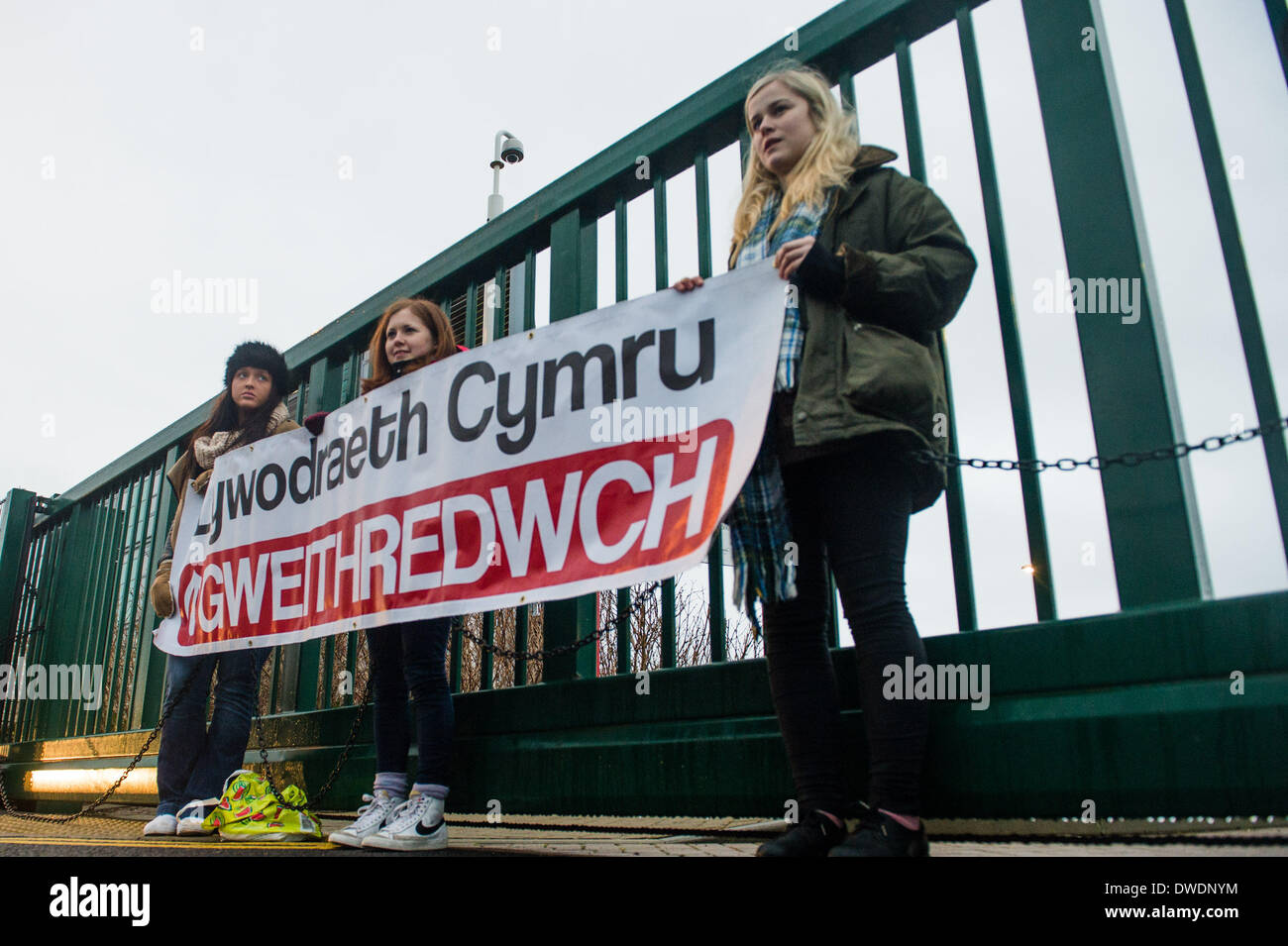 Aberystwyth Wales Uk, Thursday 6 March 2014 Members of ‘Cymdeithas yr ...