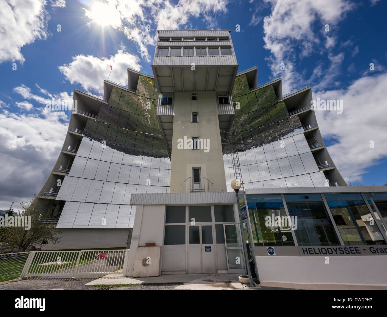 Solar forge four solaire dodeillo in font romeu odeillo via hi-res ...