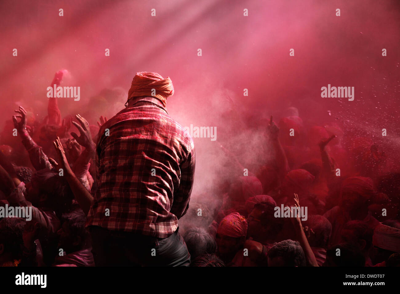 Holi child vrindavan hi-res stock photography and images - Alamy