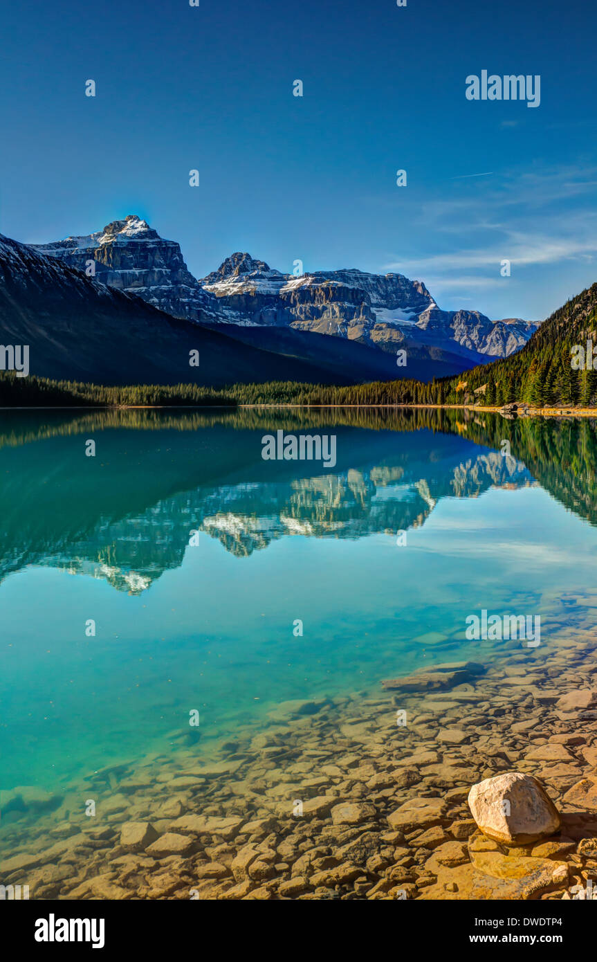 Scenic Waterfowl Lake on the Icefields Parkway, Banff National Park ...