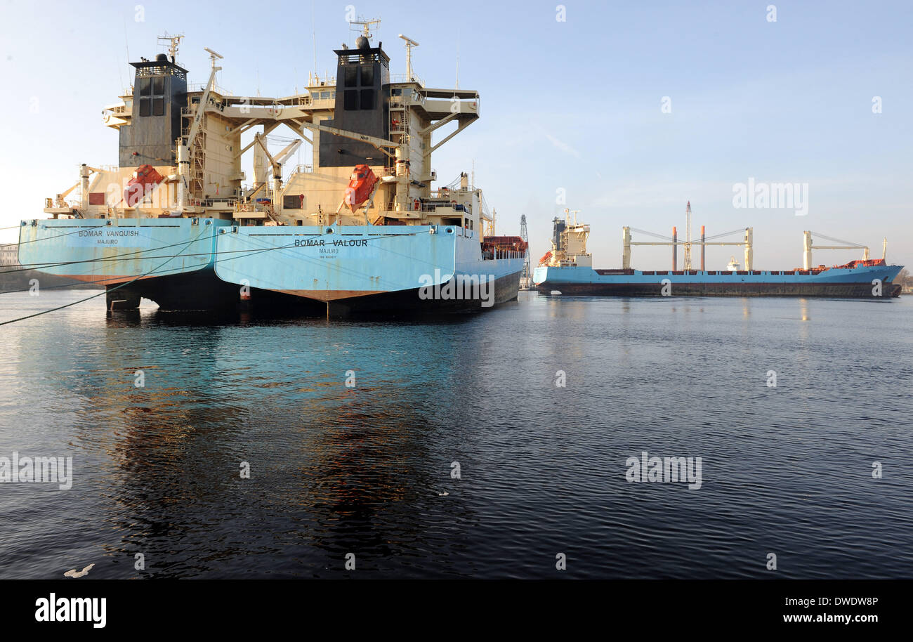 Wilhelmshaven, Germany. 06th Mar, 2014. Container ship "Bomar Victory ...