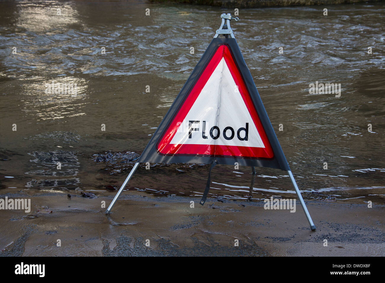 Environment agency warning sign hi-res stock photography and images - Alamy